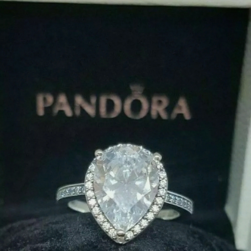 Pandora Radiant Teardrop Ring. - Gem